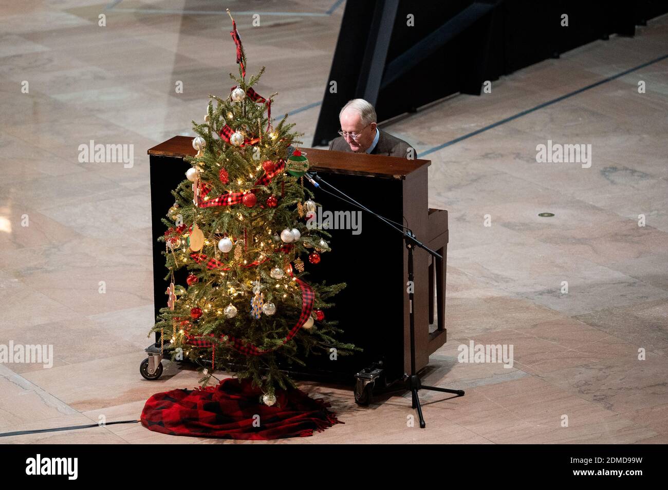 U.S. Senator Lamar Alexander (R-TN) playing Christmas songs on a piano ...