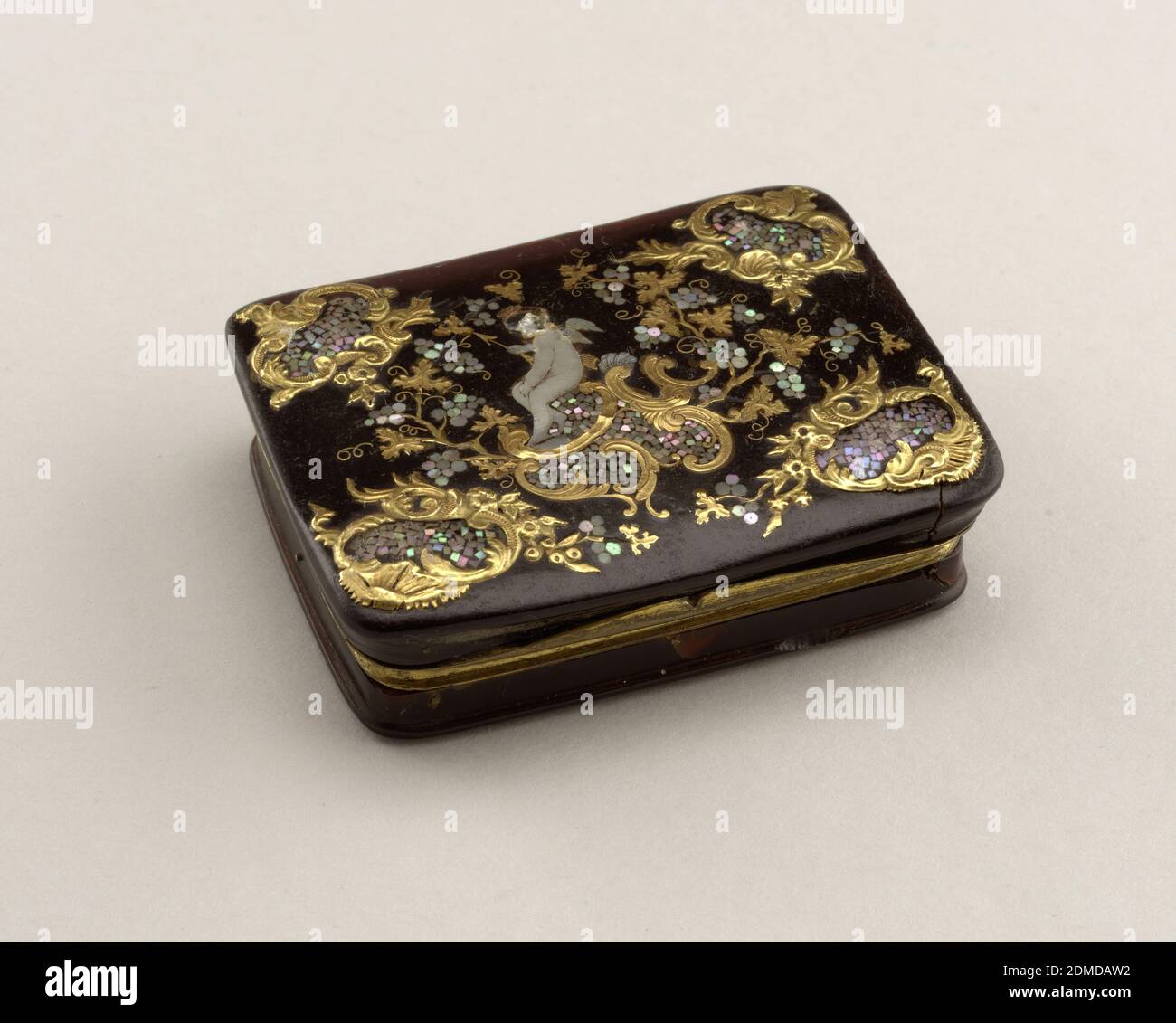 Dark blue snuff box hi-res stock photography and images - Alamy