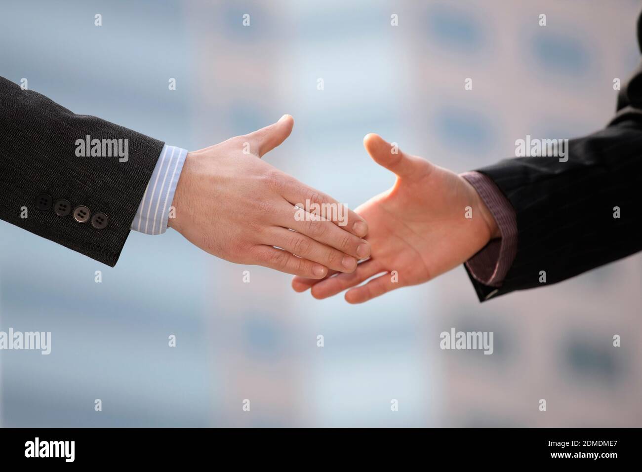 Businessmen in suit shaking hands Stock Photo - Alamy