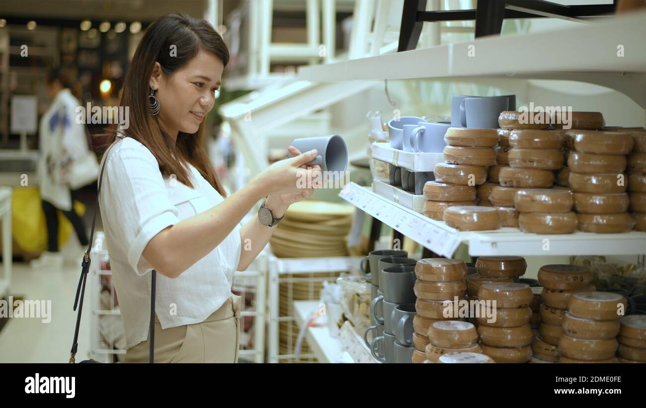 Asian market 4k hi-res stock photography and images - Alamy