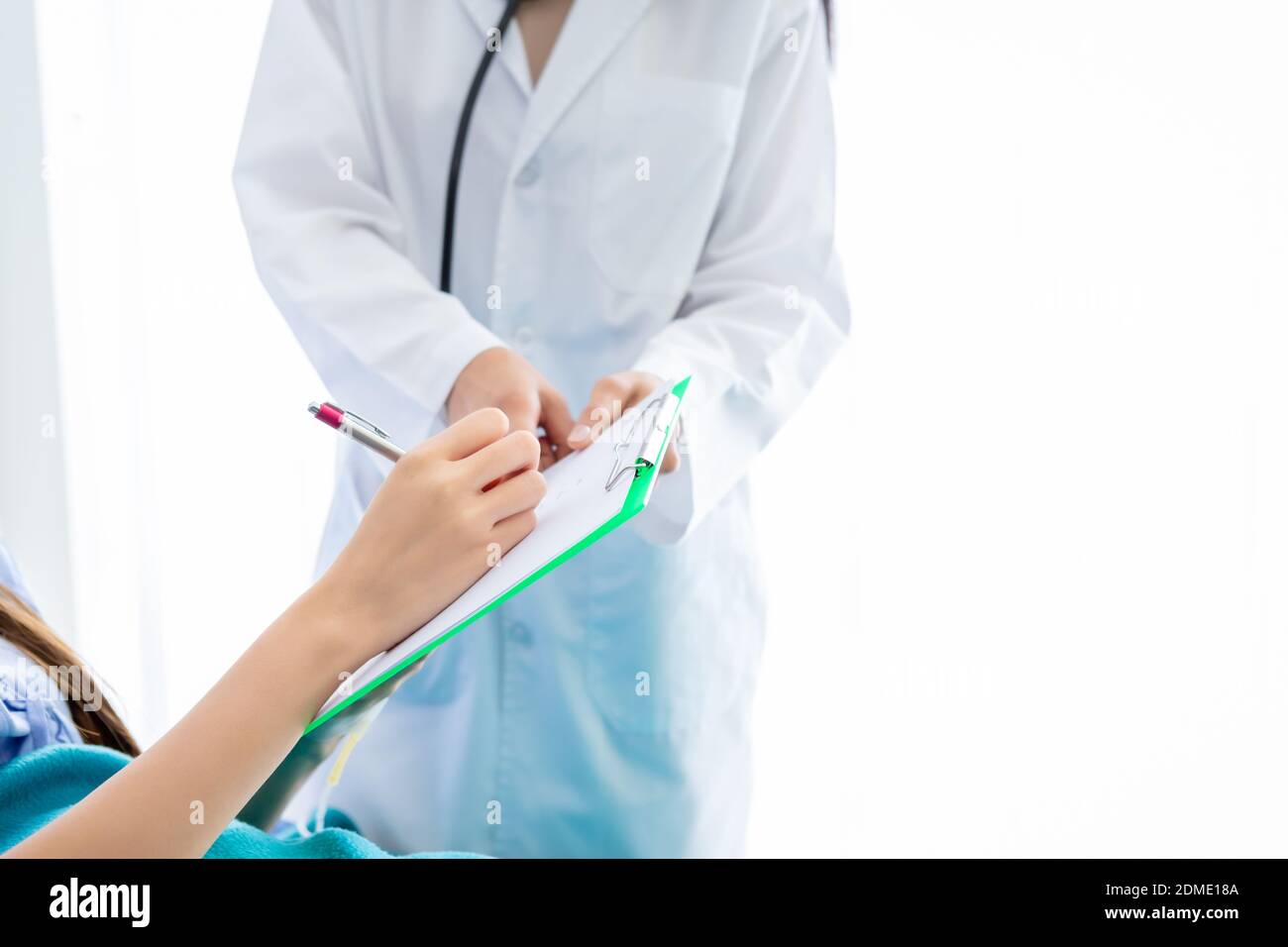 Consent form nurse hi-res stock photography and images - Alamy