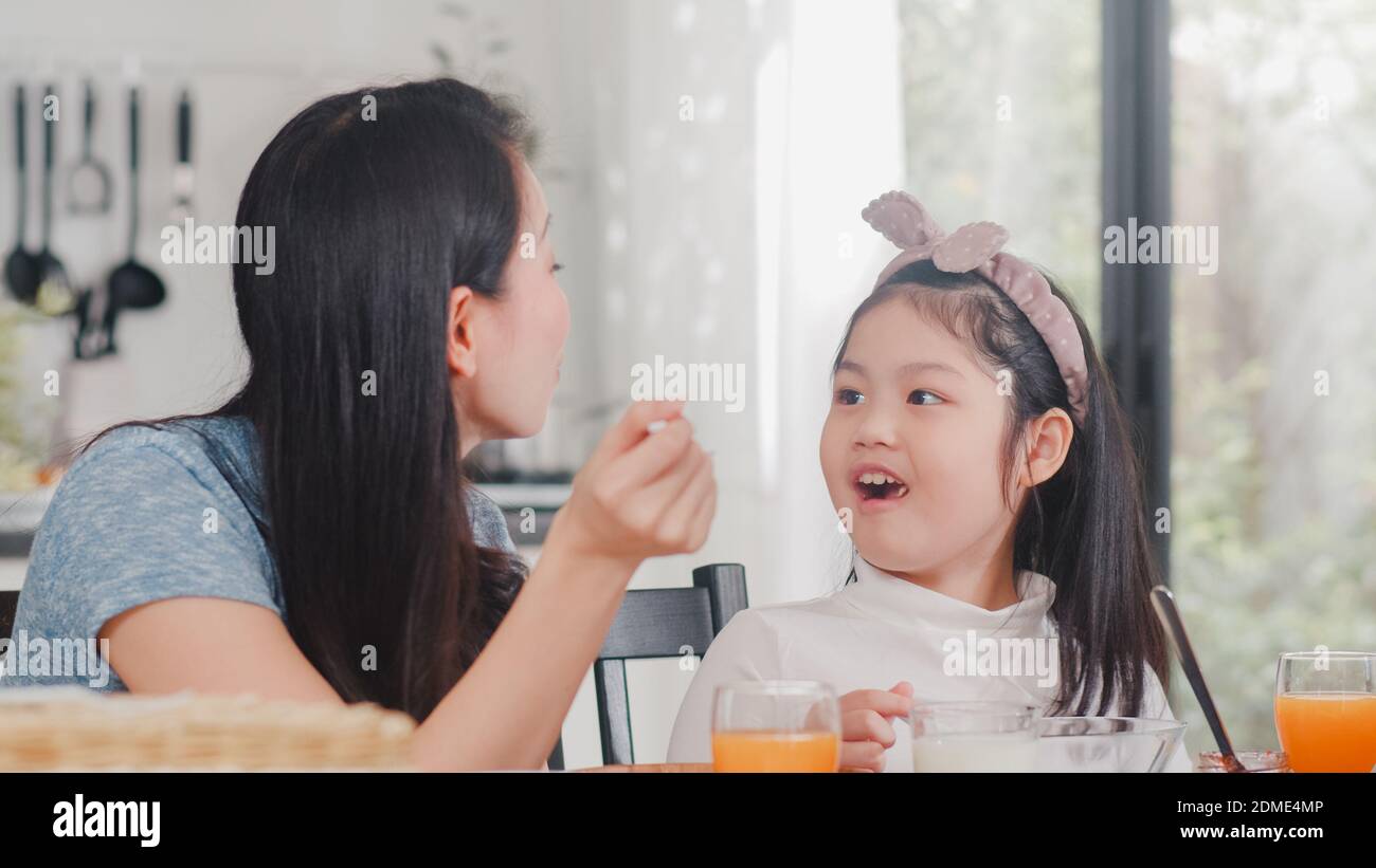 Family eating corn flakes bread hi-res stock photography and images - Alamy