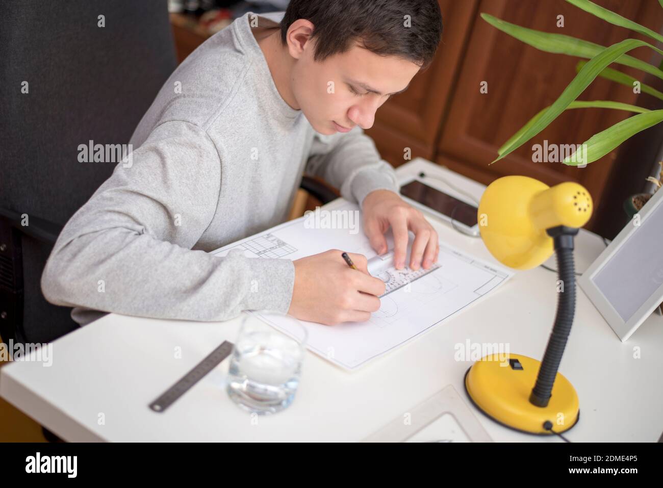 Student using ruler hi-res stock photography and images - Alamy