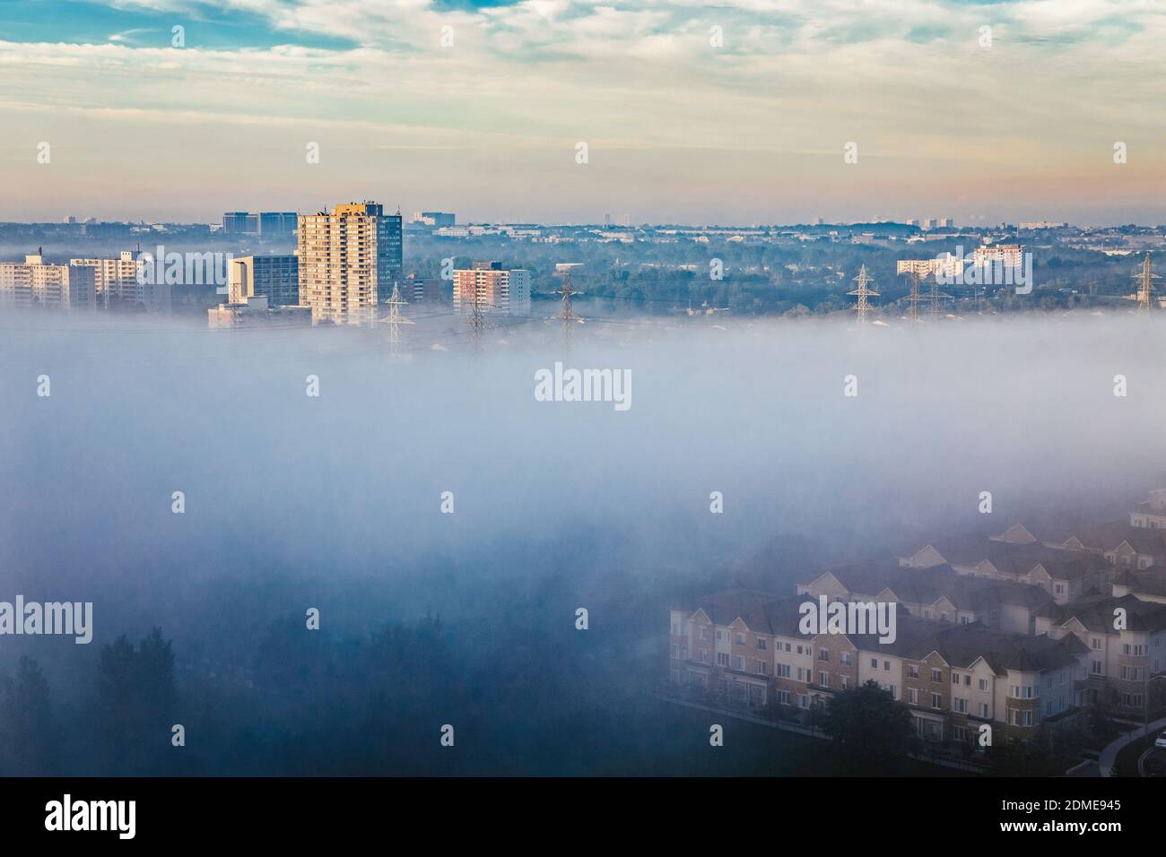 Toronto skyline morning fog cloud hi-res stock photography and images ...