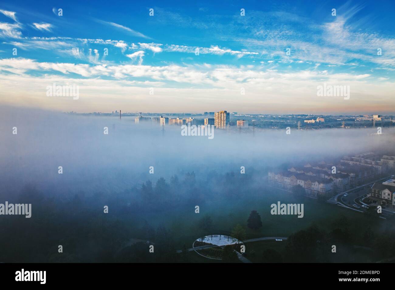 Toronto skyline morning fog cloud hi-res stock photography and images ...
