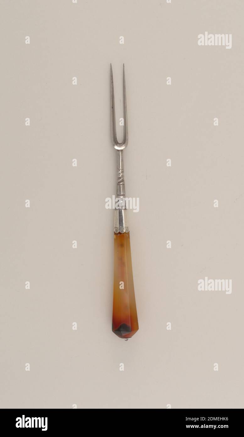 Knife, Agate, silver, steel, Eight-panelled agate haft with scalloped ...