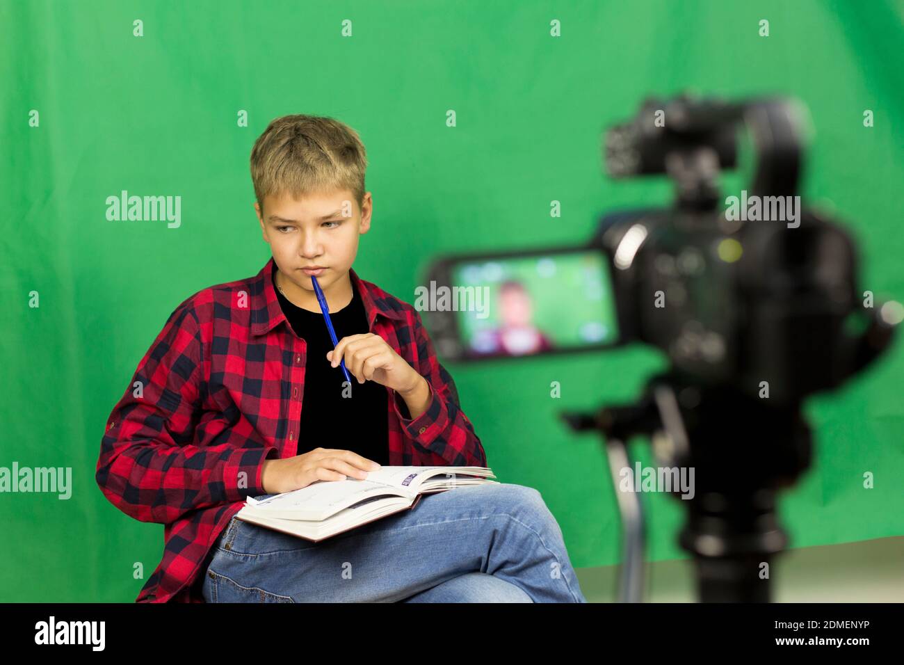 Filming visual hi-res stock photography and images - Alamy