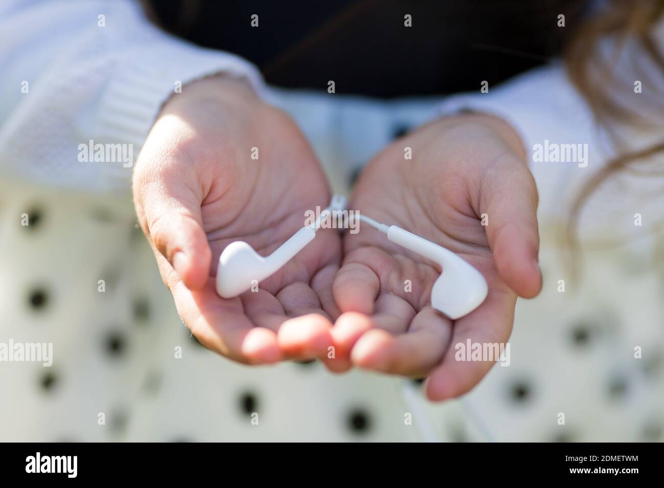 Hand cupped ear hi-res stock photography and images - Alamy