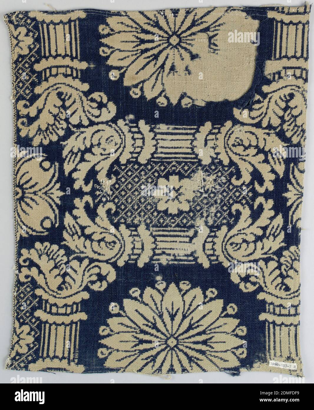 Acanthus pillars framing large rosettes hi-res stock photography and ...