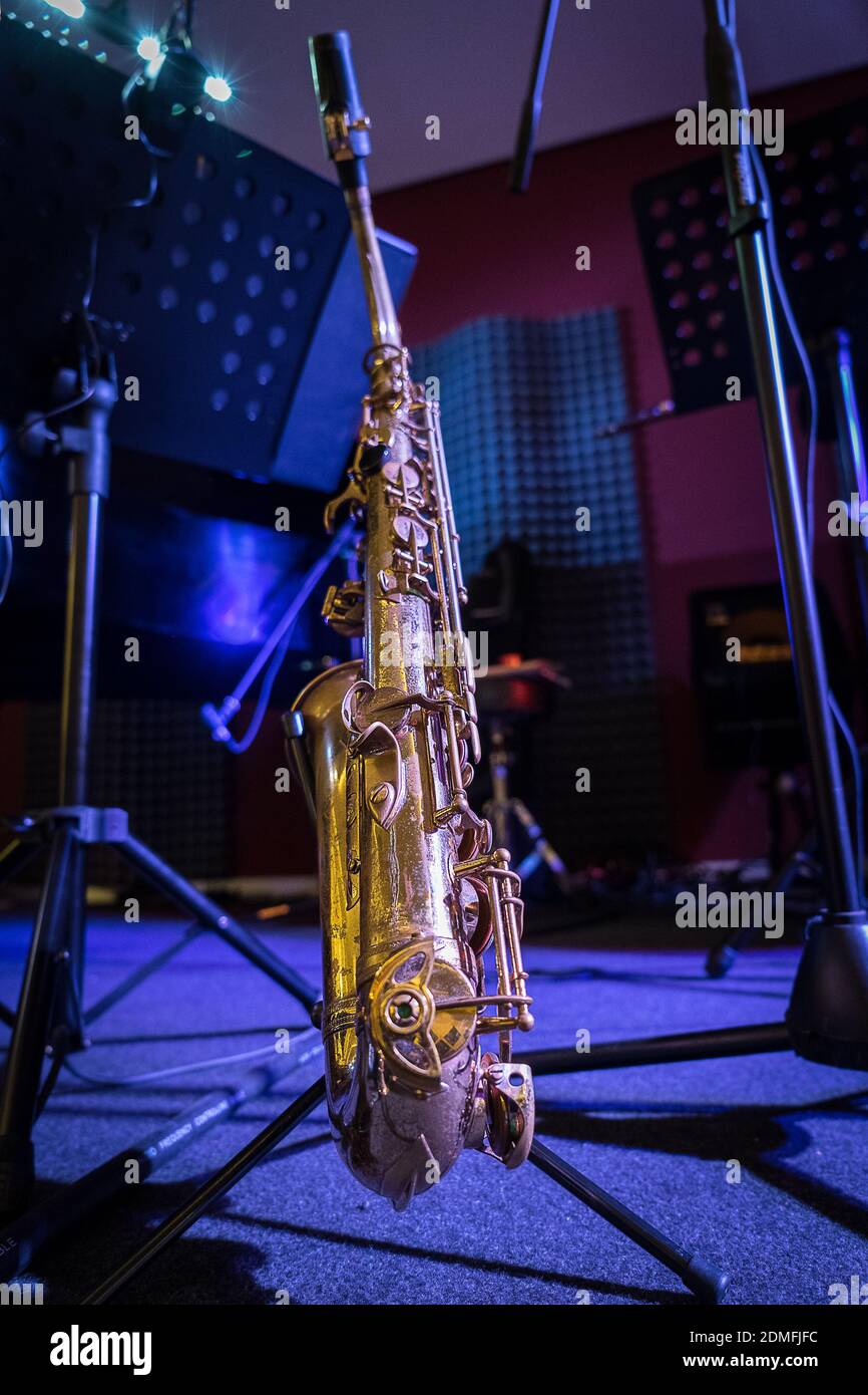 Saxophone on the stand hi-res stock photography and images - Alamy
