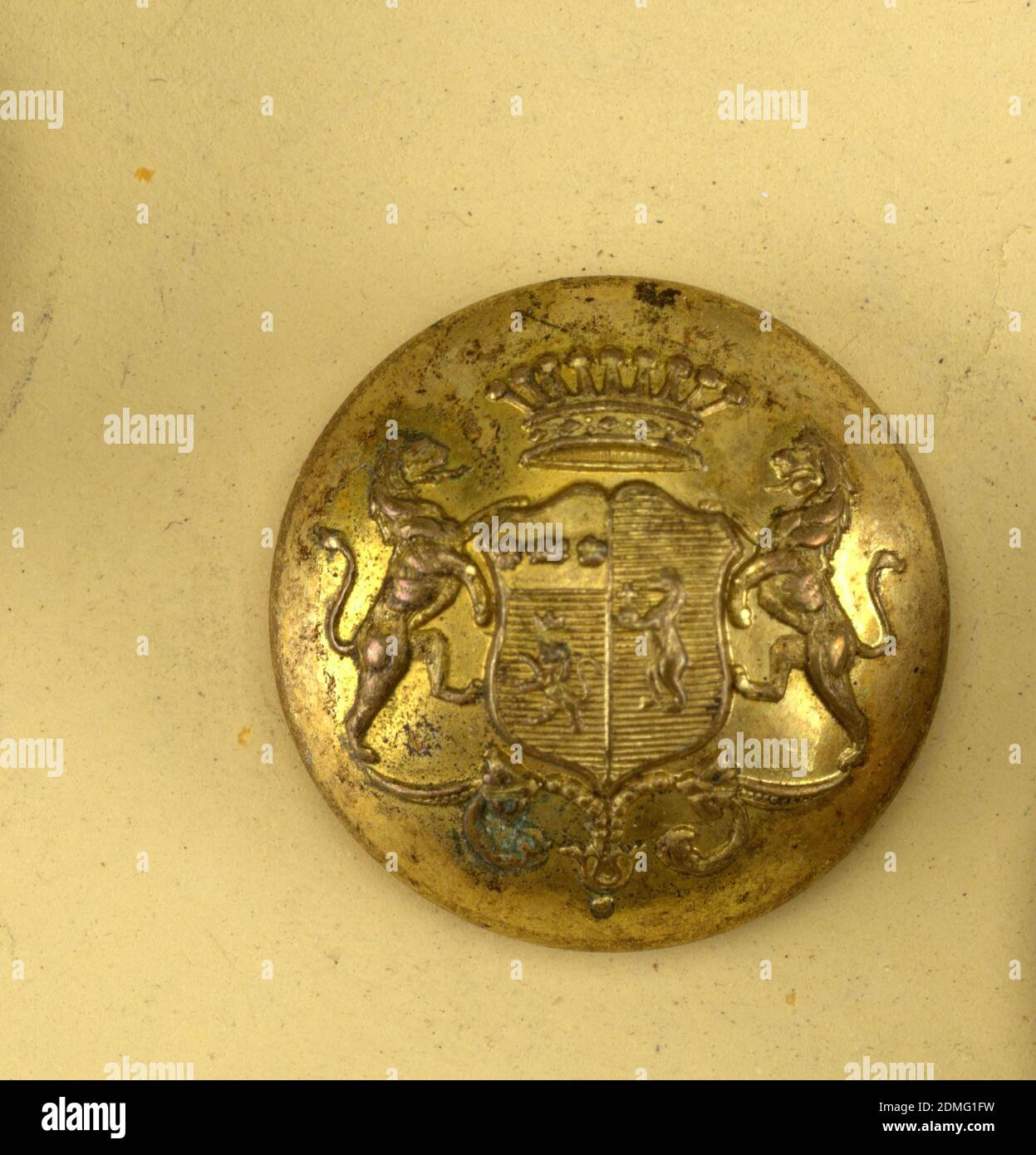 Lion with crown hi-res stock photography and images - Alamy