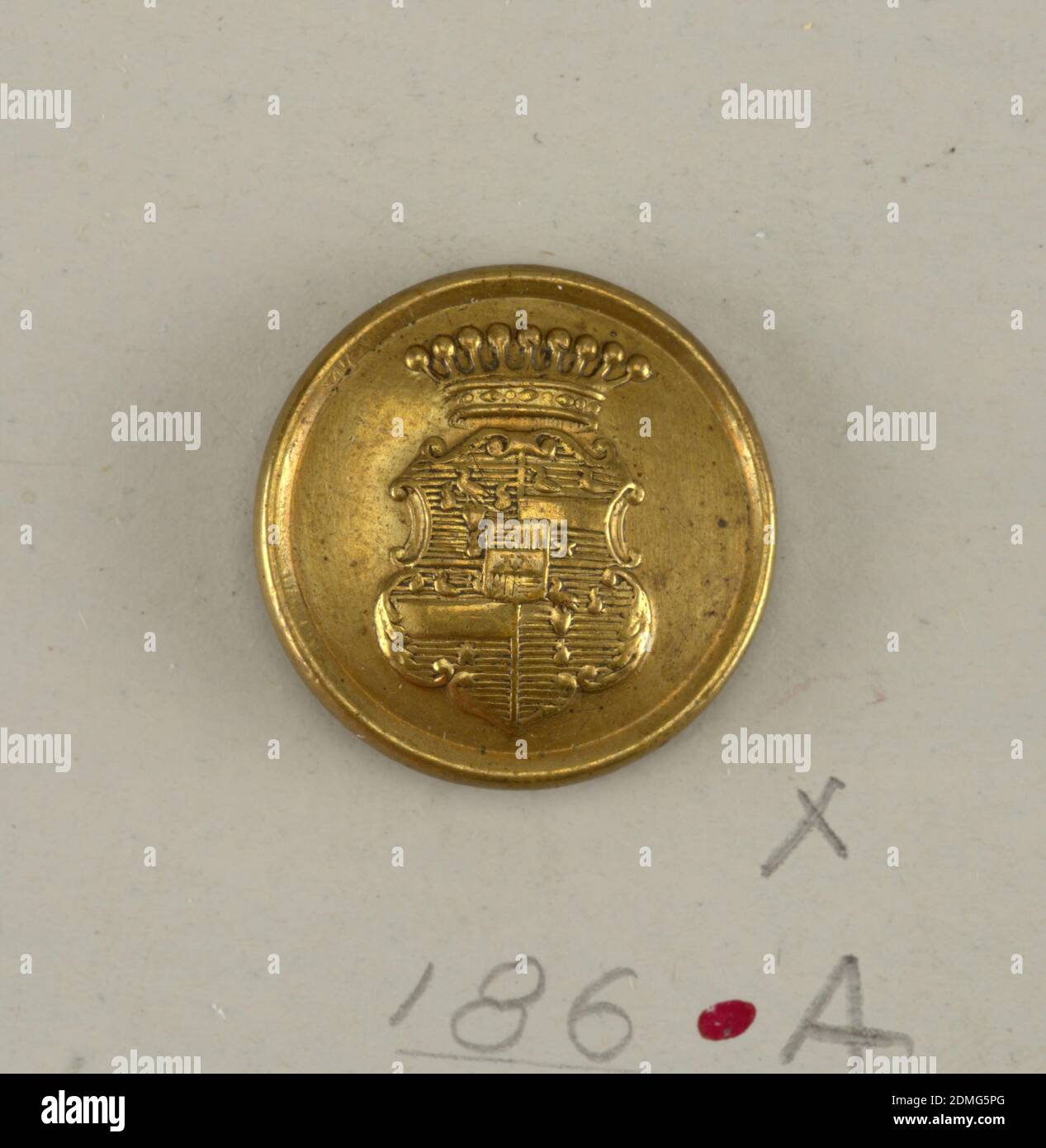 Shield of arms hi-res stock photography and images - Alamy