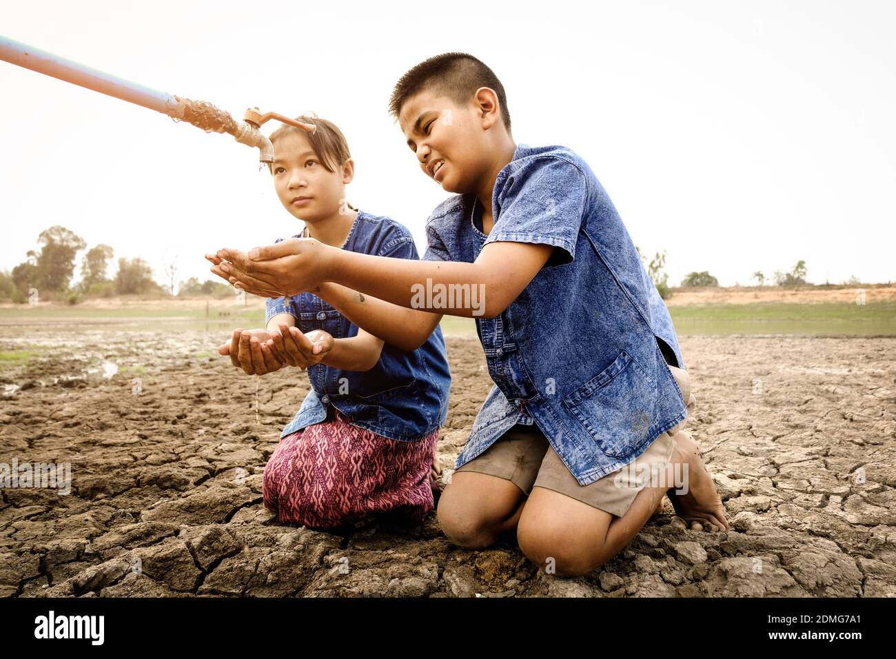 Child hands cupped water hi-res stock photography and images - Alamy