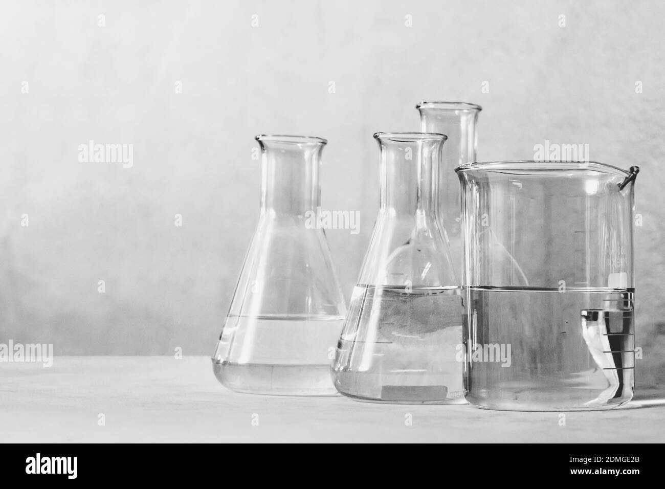 Conical flask Black and White Stock Photos & Images - Alamy