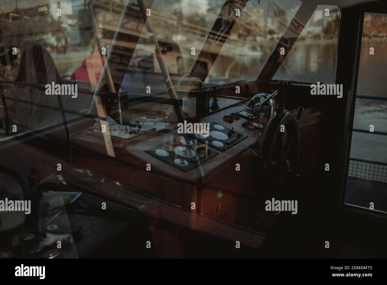 Transparent glass panel hi-res stock photography and images - Alamy