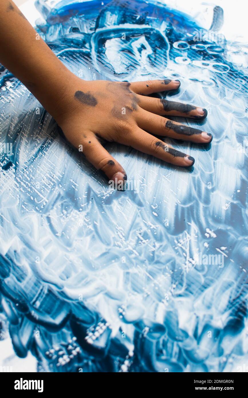 Hand on painting hi-res stock photography and images - Alamy