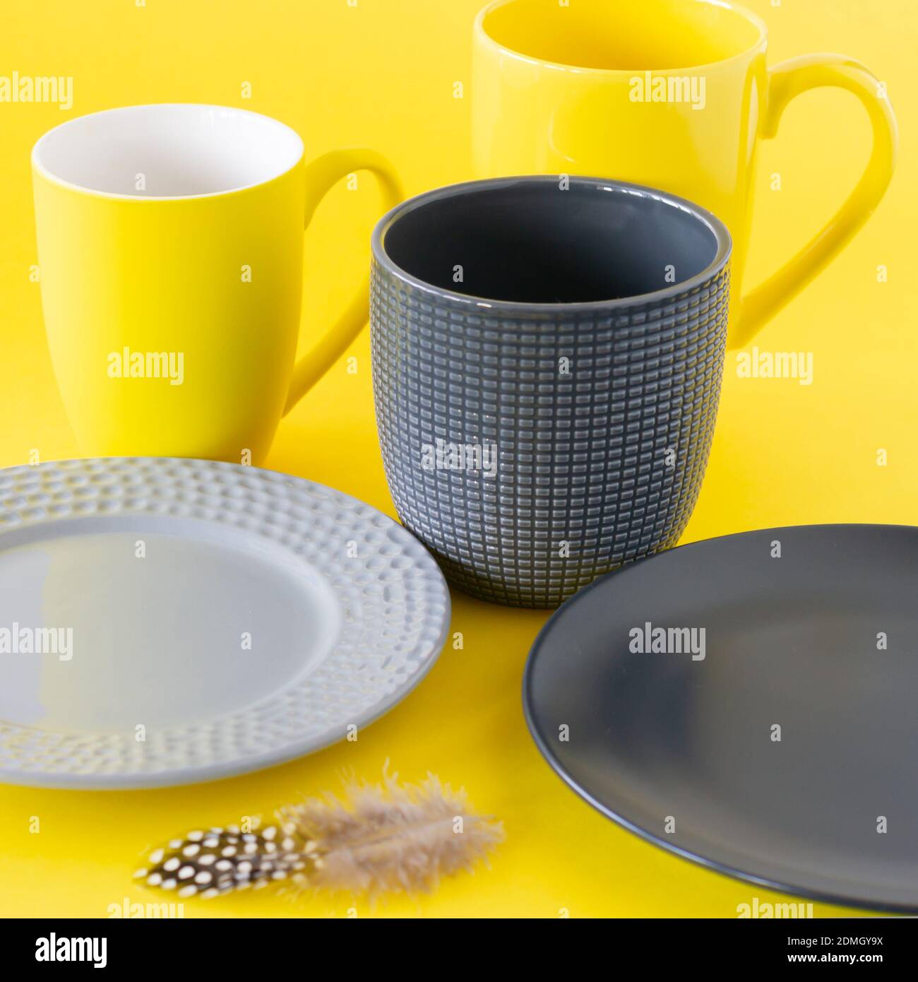 Set of crockery i trendy colors of the year 2021 - Ultimate grey and ...