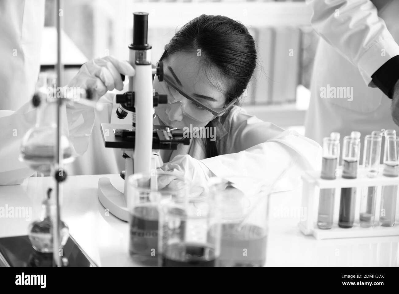 Asian female scientist laboratory Black and White Stock Photos & Images ...