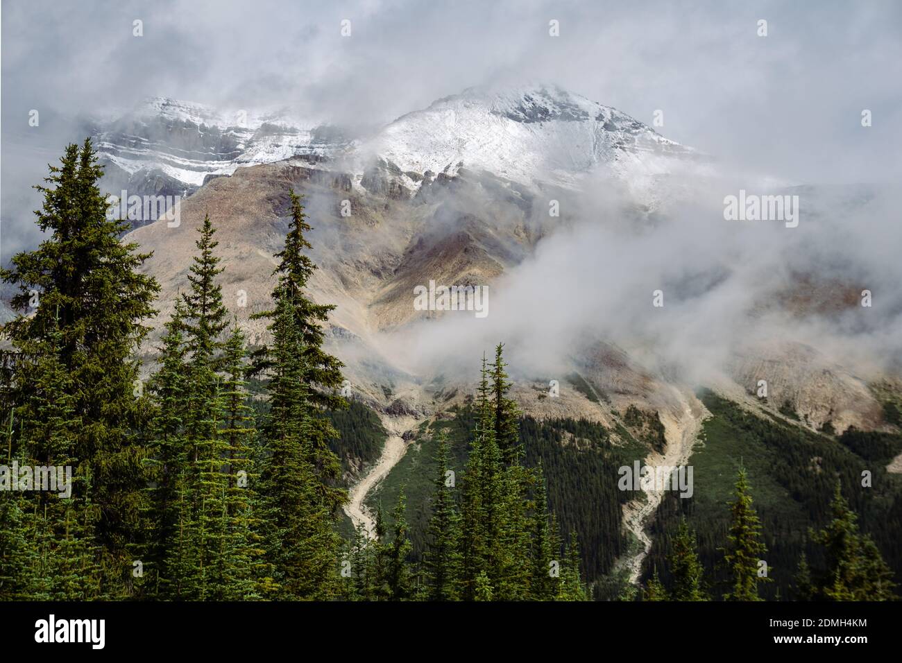 Snow capped Canadian mountain ranges Stock Photo - Alamy