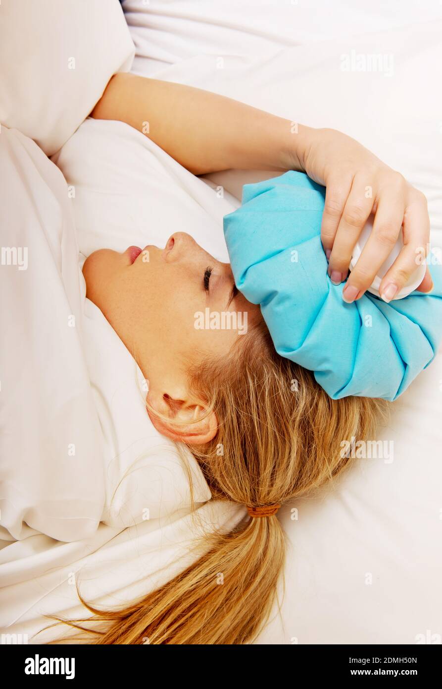 Woman and ice pack on head hi-res stock photography and images - Alamy