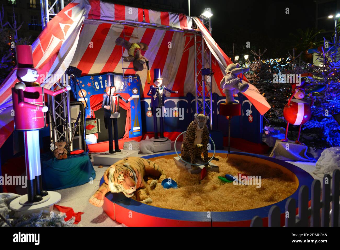 Automatons hi-res stock photography and images - Alamy