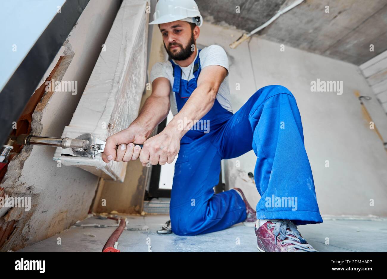 Man wearing blue overalls hi-res stock photography and images - Alamy