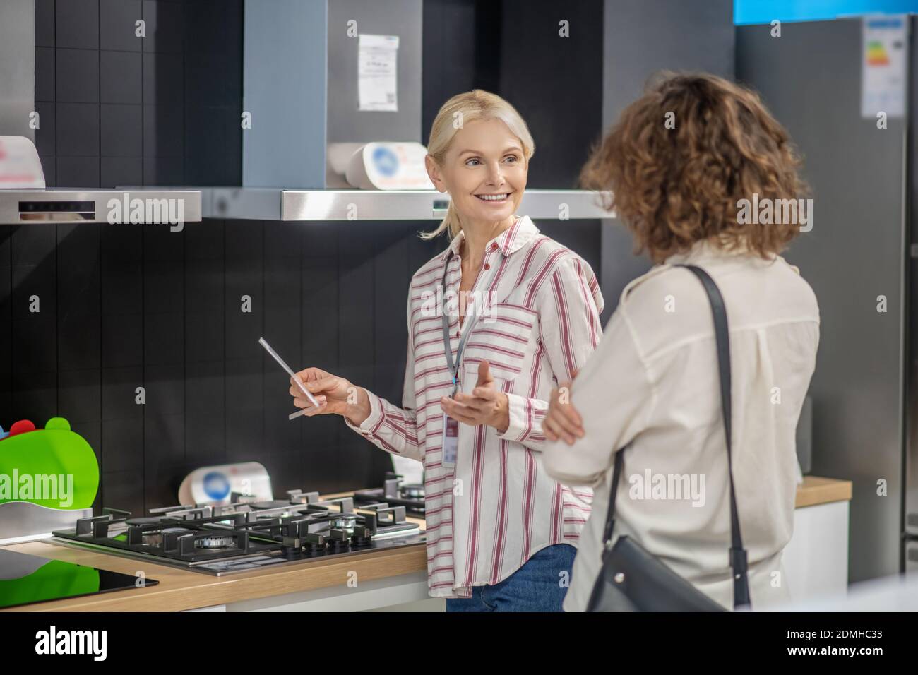 Showroom assistant hi-res stock photography and images - Alamy