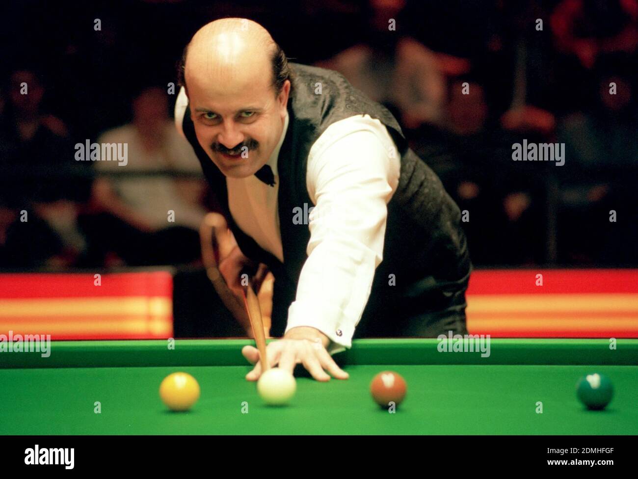 File photo dated 06-02-1994 of Willie Thorne Stock Photo - Alamy