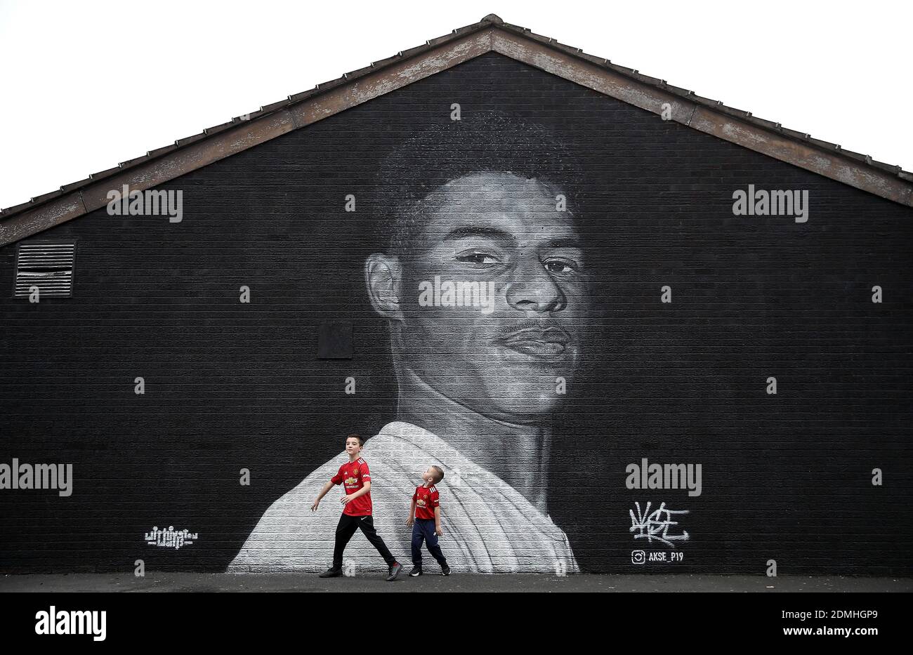 Marcus rashford in front of his mural hi-res stock photography and ...
