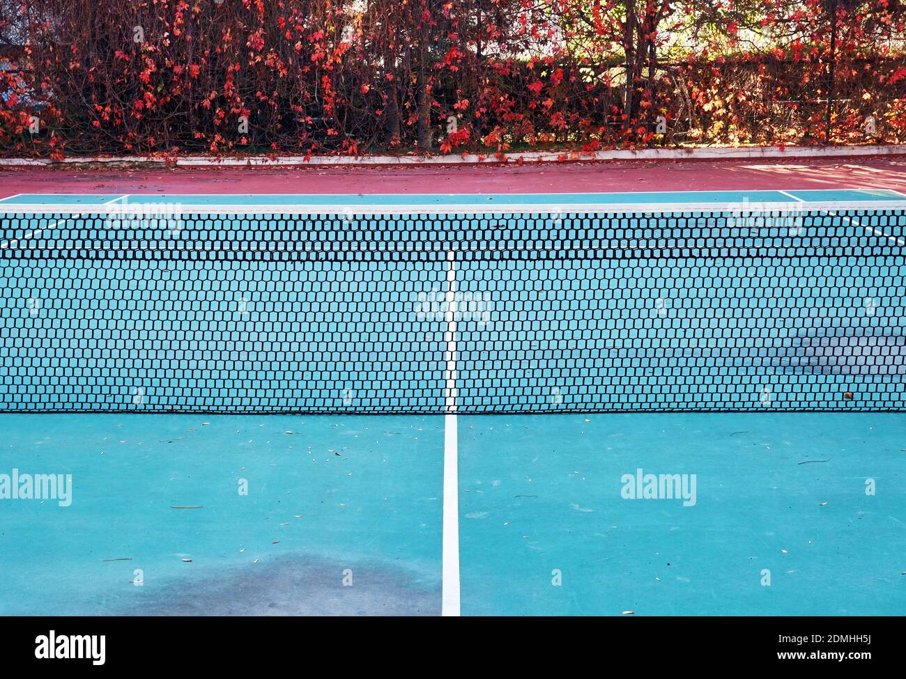 Worn clay or hard surface outdoor tennis court with net Stock Photo - Alamy