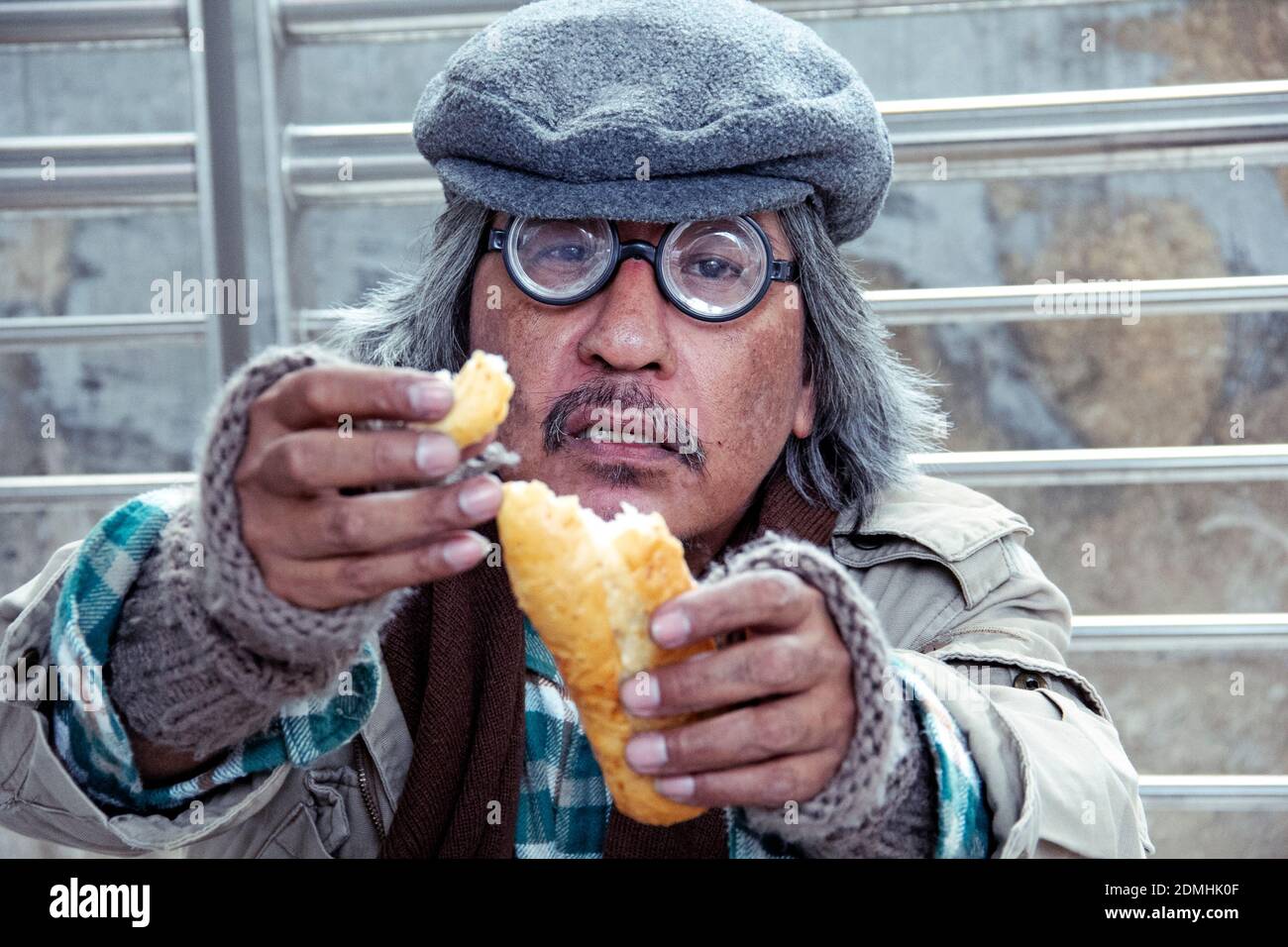 Bangkok homeless person hi-res stock photography and images - Alamy