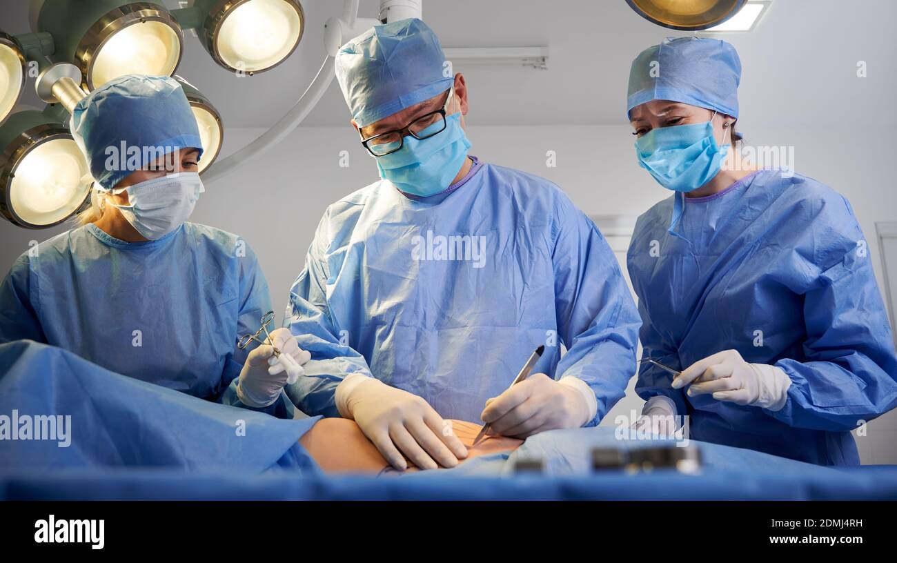 Doctors Operating Hospital High Resolution Stock Photography and Images ...