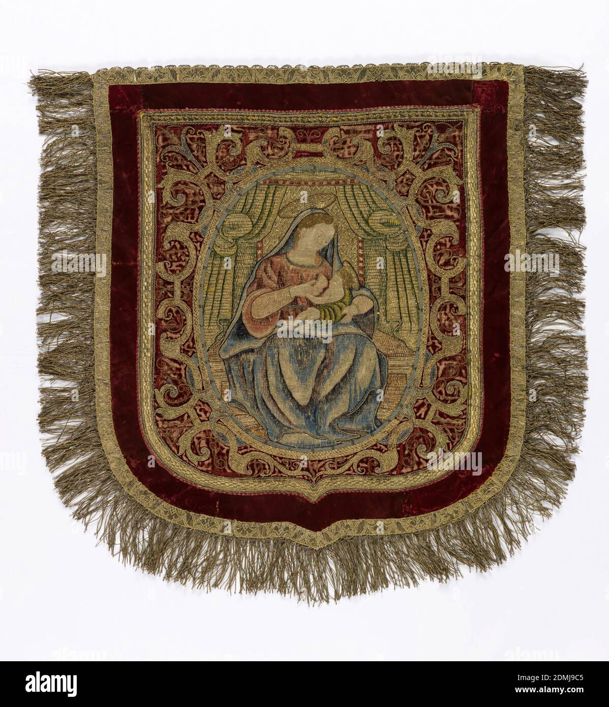 Red velvet shield hi-res stock photography and images - Alamy