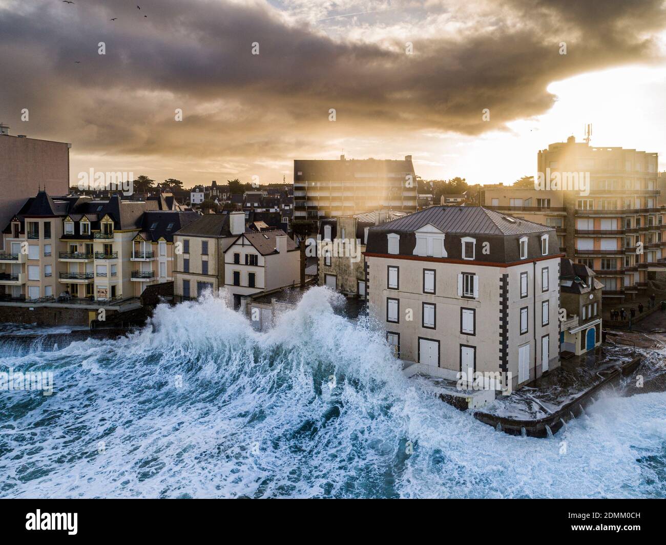 Wave weather hi-res stock photography and images - Alamy