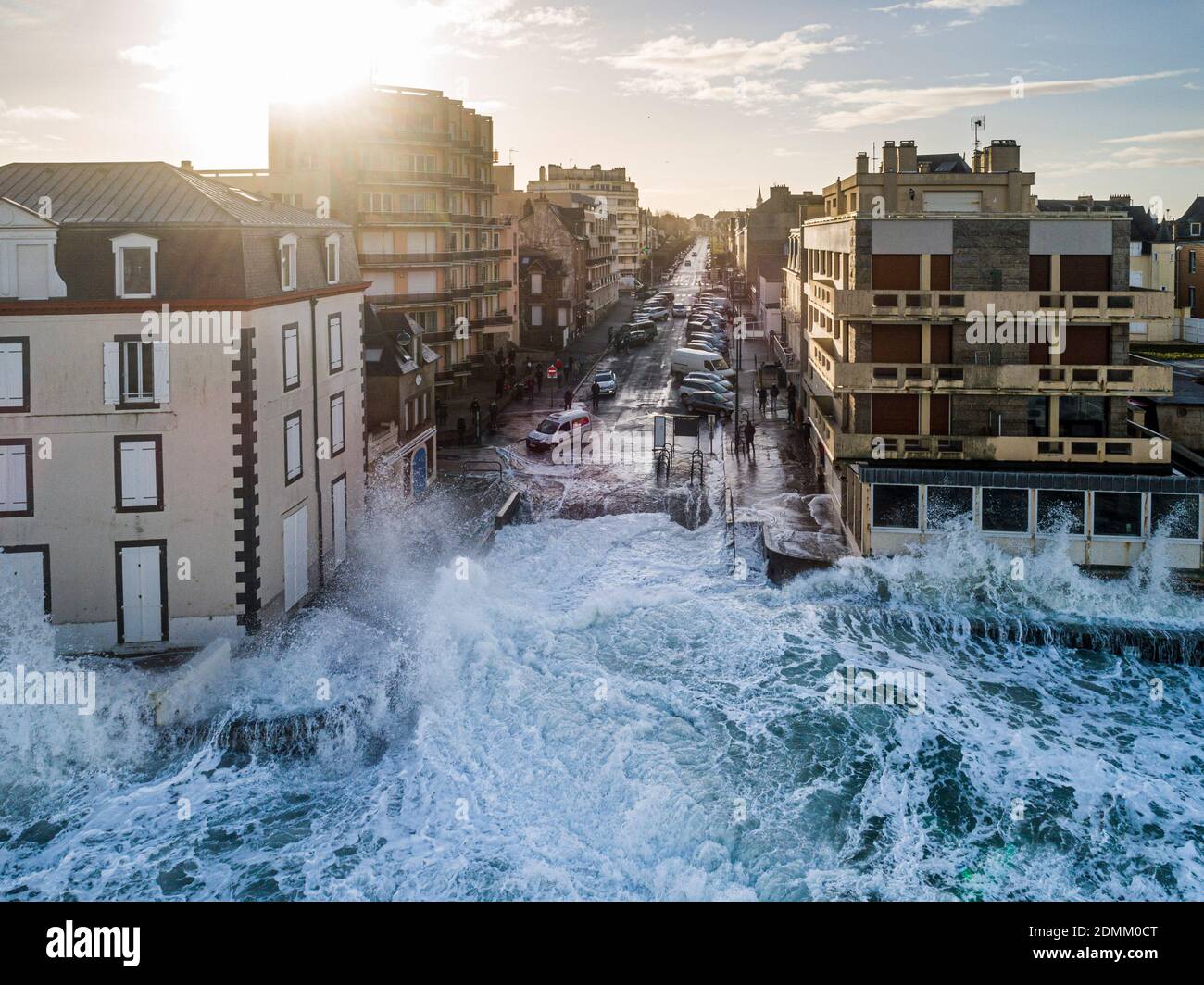 Storm wave violent hi-res stock photography and images - Alamy