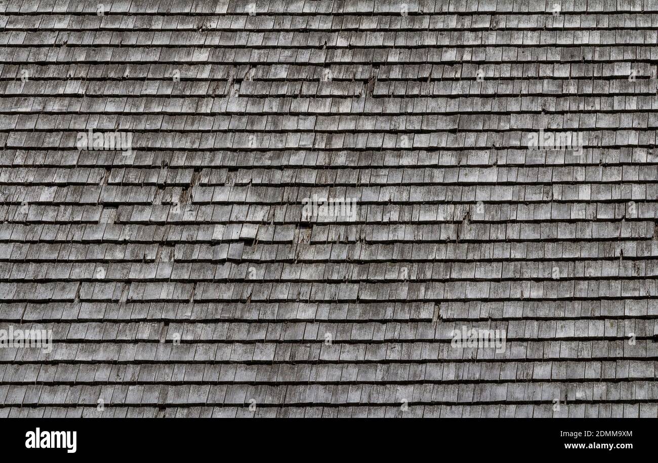 Wooden roofing shingles hi-res stock photography and images - Alamy