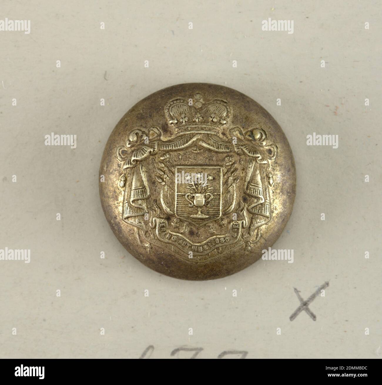 Silver plated vase hi-res stock photography and images - Alamy