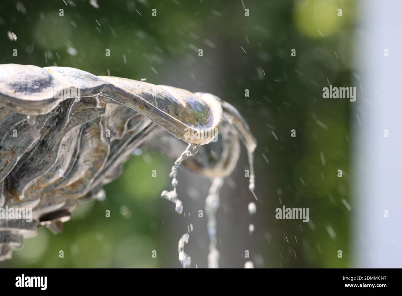 Fountains edge hi-res stock photography and images - Alamy