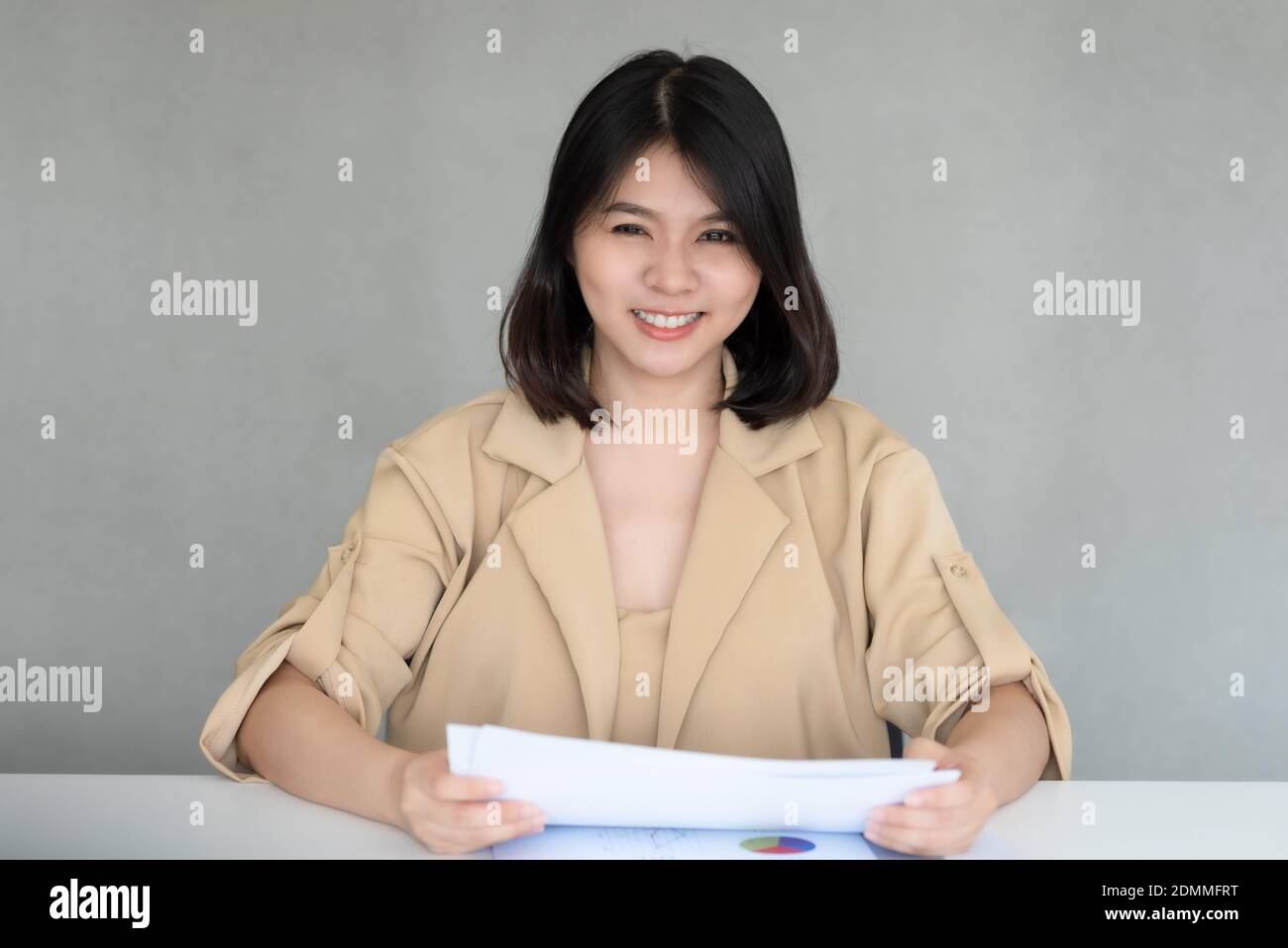 Business people enjoy technology hi-res stock photography and images ...