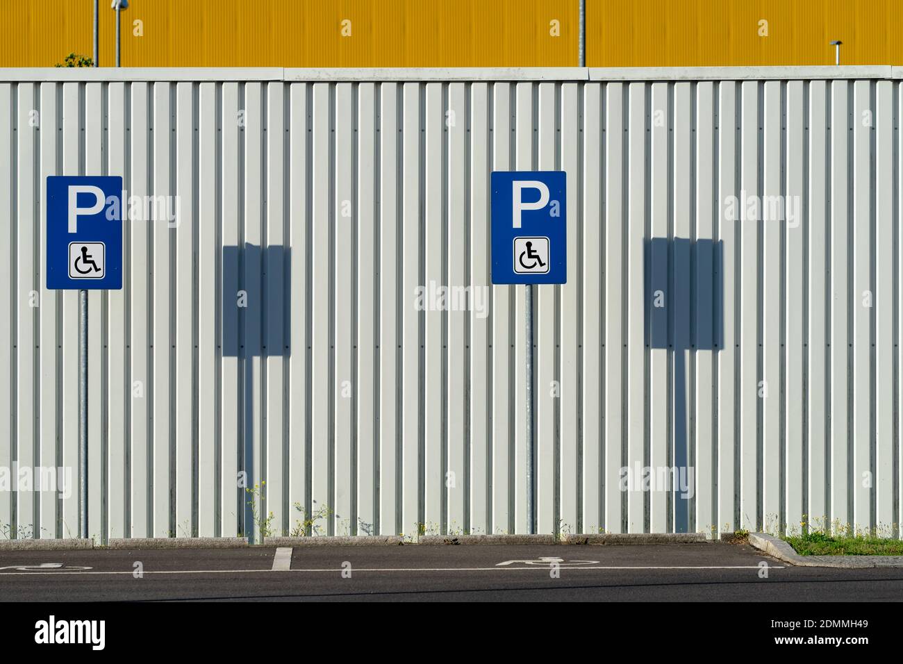 Road Sign On Wall Stock Photo - Alamy