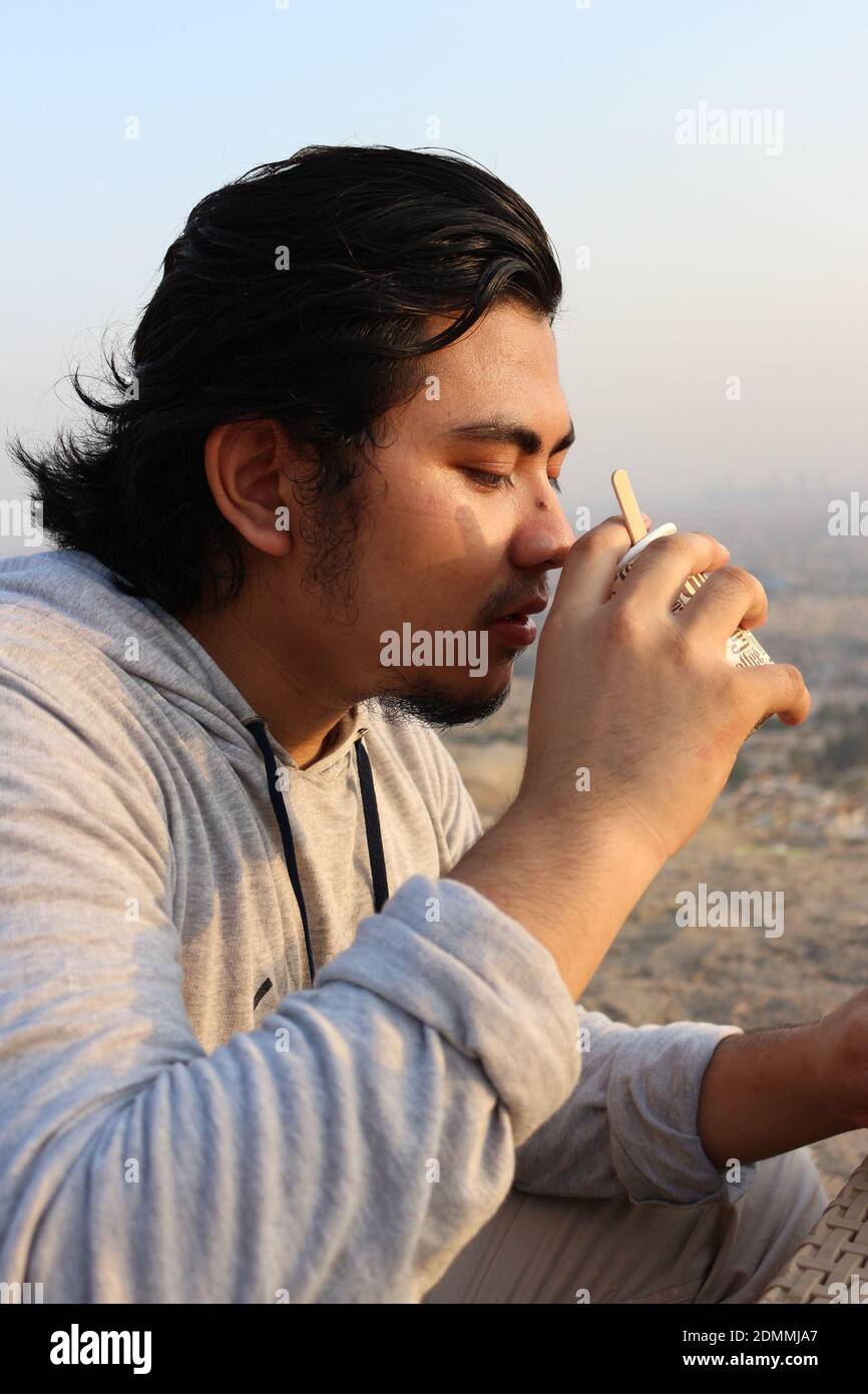 Teenager smoking and drinking hi-res stock photography and images - Alamy
