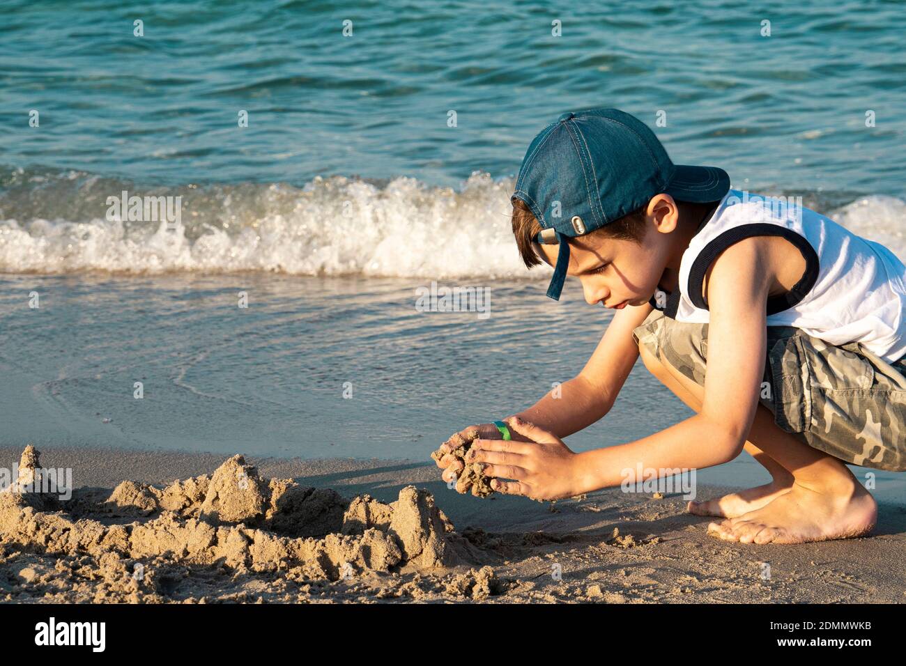 Crouching boy sculpture hi-res stock photography and images - Alamy