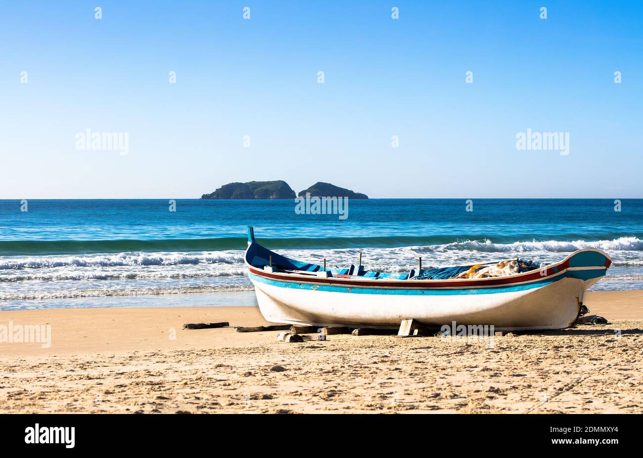 Wave hitting boat hi-res stock photography and images - Alamy
