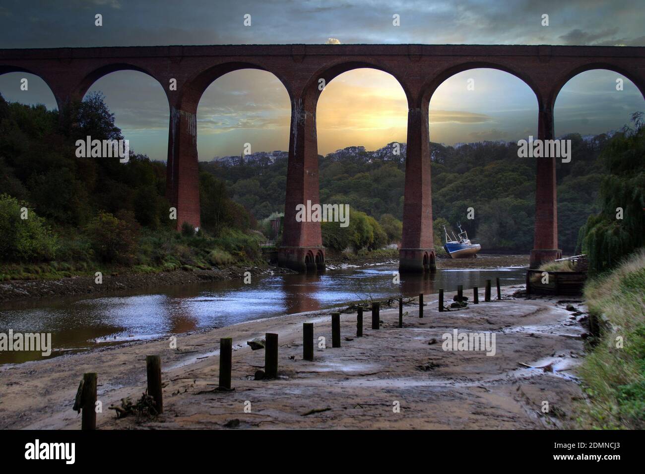 Whitby viaduct hi-res stock photography and images - Alamy
