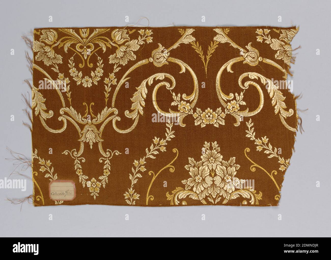 Gold arabesque hi-res stock photography and images - Alamy