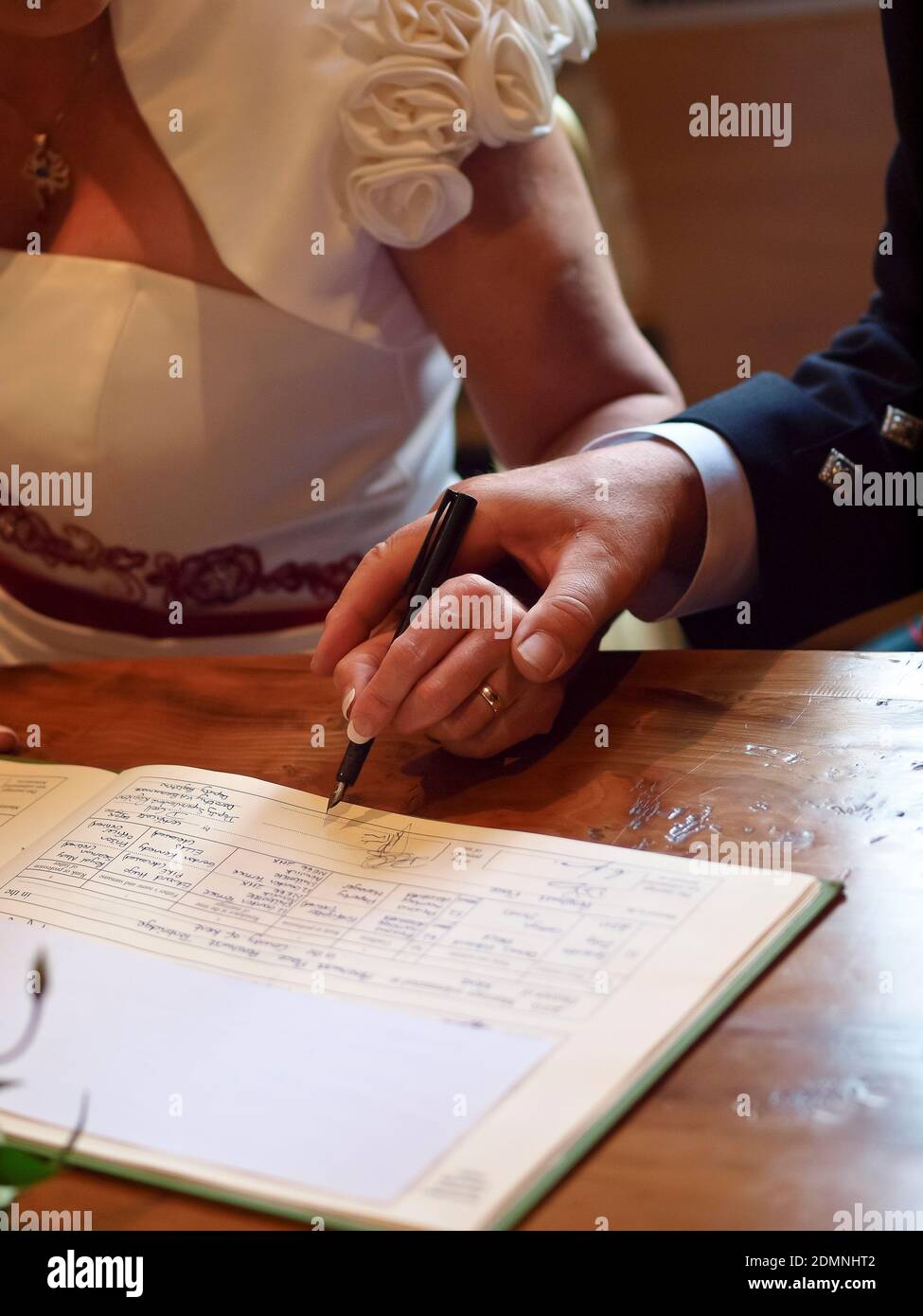 Book signing ceremony hi-res stock photography and images - Alamy