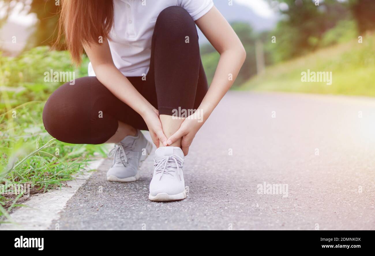 Women in pain crouching hi-res stock photography and images - Alamy