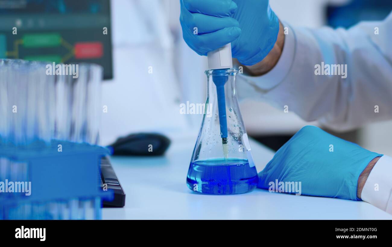 Medical staff filling test tubes hi-res stock photography and images ...