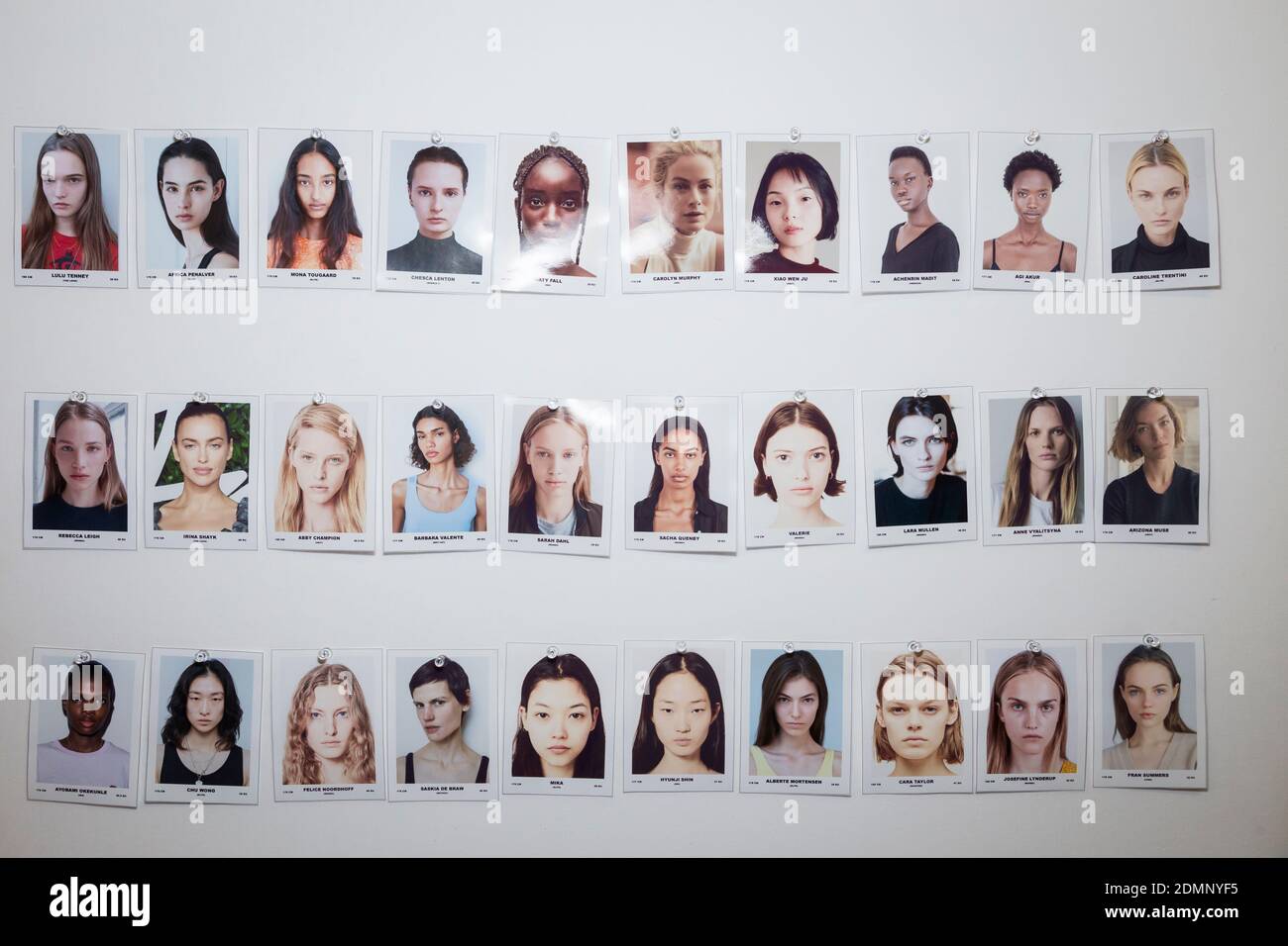 Female runway models backstage hi-res stock photography and images - Alamy