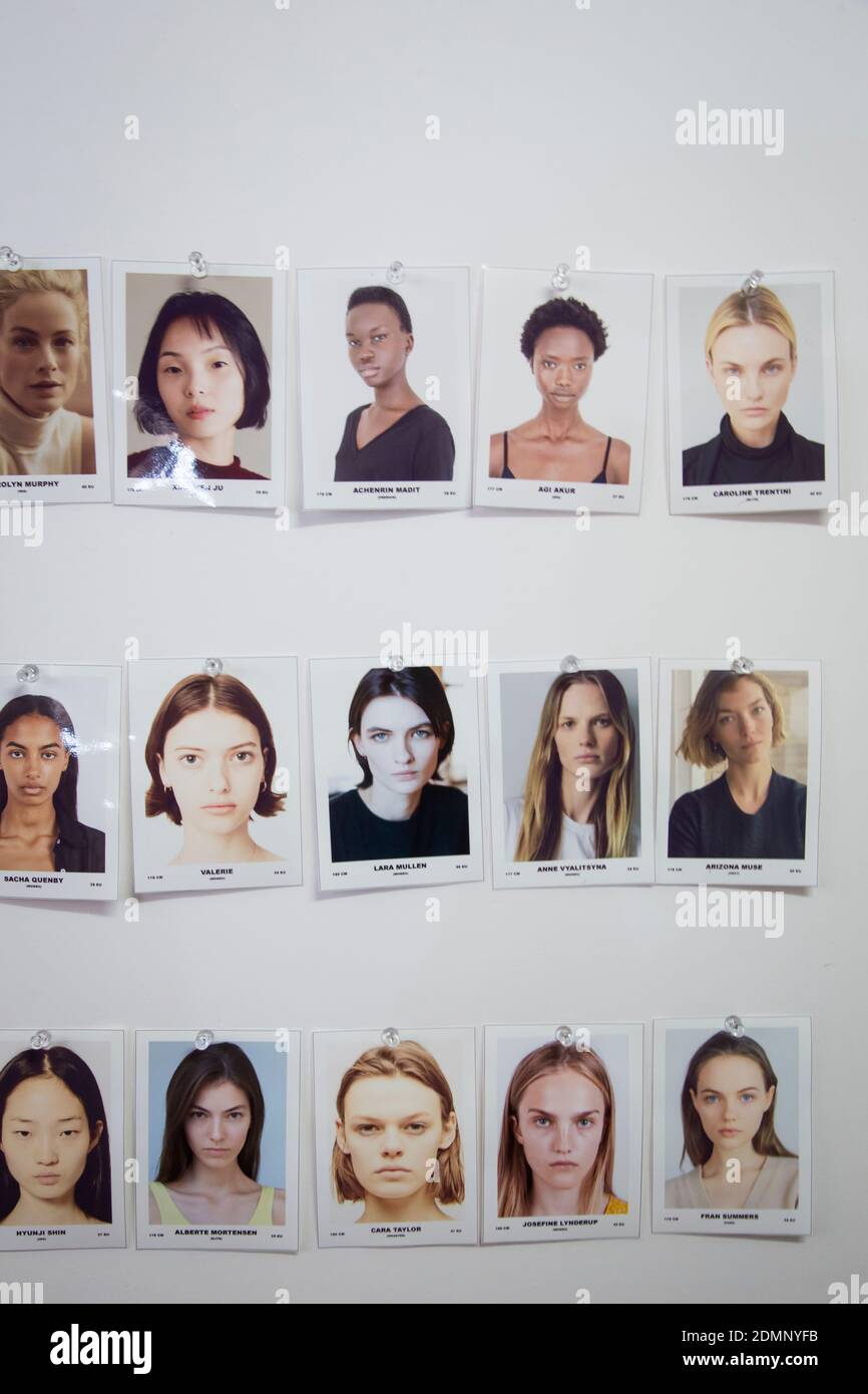 Female runway models winter hi-res stock photography and images - Alamy